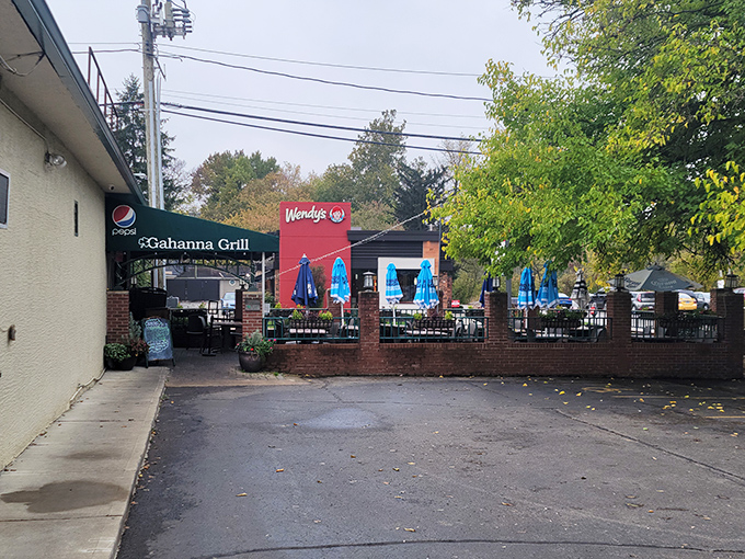 Gahanna Grill sits unassumingly next to a Wendy's &ndash; like Daniel Day-Lewis at a high school drama club.
