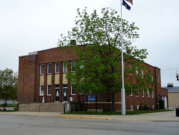 Gladstone's historic courthouse stands as a pink-hued testament to small-town pride. Like a Victorian lady dressed in her Sunday best!