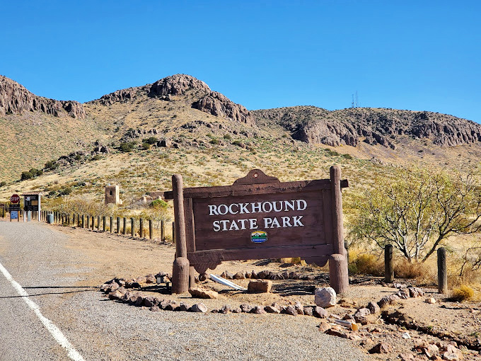 "Rock shopping" is encouraged at this geological supermarket where you can actually take home the merchandise!