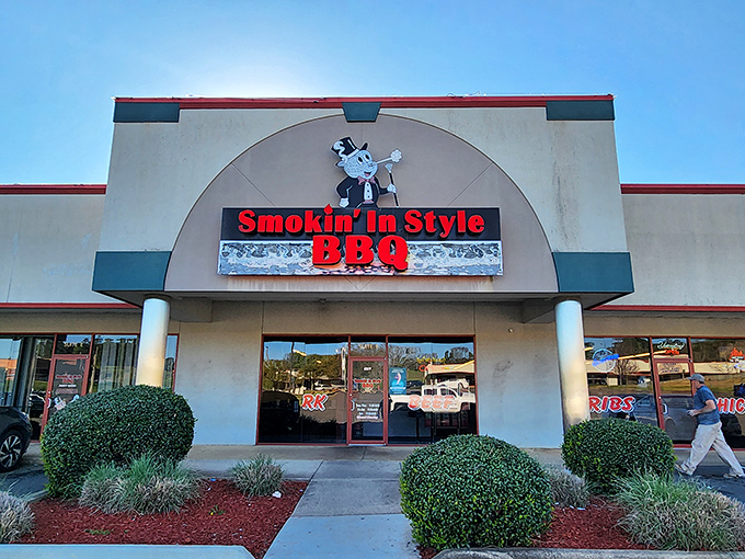 Smokin' in Style's distinctive arch and pig mascot make a bold statement. This isn't your average strip mall restaurant!
