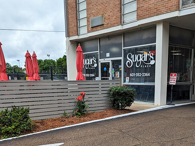 Sugar's Place knows that great food doesn't need flashy announcements&mdash;just a simple sign and steady stream of satisfied customers.