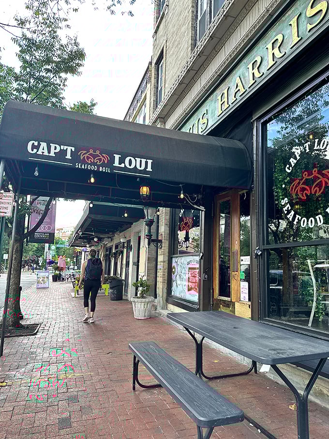 Cap't Loui: Bringing seafood boil chaos to Main Street with unapologetic deliciousness. Your dry cleaner will understand.