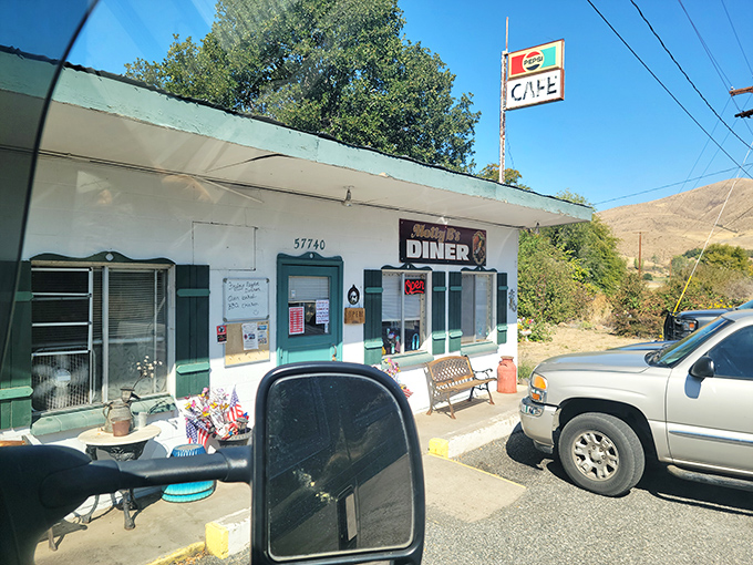 This little roadside gem in Tygh Valley offers a taste of rural Oregon &ndash; where conversations flow easier than the coffee.