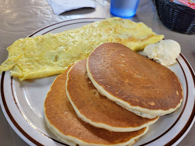 When you can't decide between savory and sweet, this plate says, "Why not both?" Breakfast diplomacy at its finest.