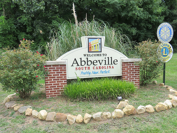 "Pretty. Near. Perfect." &ndash; Abbeville's welcome sign makes a promise that the brick-paved streets and friendly locals keep delivering on.
