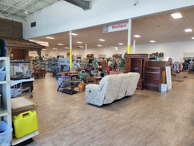 Home d&eacute;cor heaven awaits, with shelves of treasures that would make Joanna Gaines grab a shopping cart and start filling it immediately.