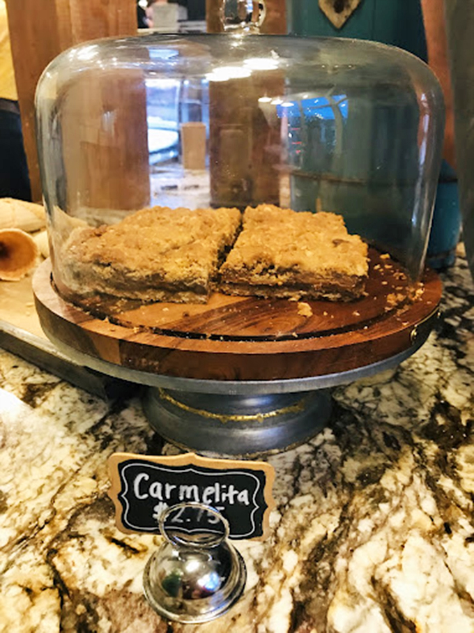 That glass dome isn't protecting state secrets&mdash;just the most tempting caramelita bars this side of paradise. 