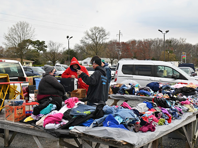 Winter can't stop dedicated bargain hunters. The true flea market professionals know the cold weather keeps away amateur shoppers.