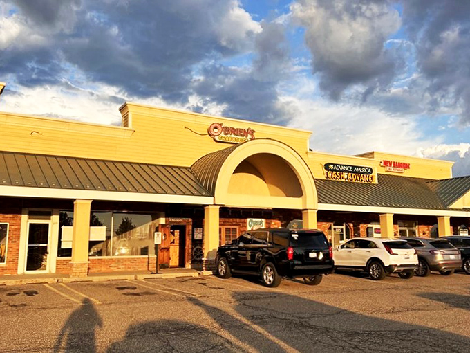 O'Brien's sunny yellow exterior is the seafood equivalent of a poker face – hiding royal flushes of crab legs inside.