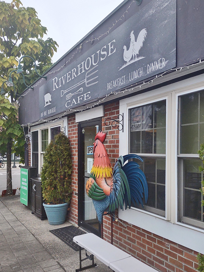 That colorful rooster isn't just decoration&mdash;he's announcing the day's specials at the homey Riverhouse Caf&eacute;.