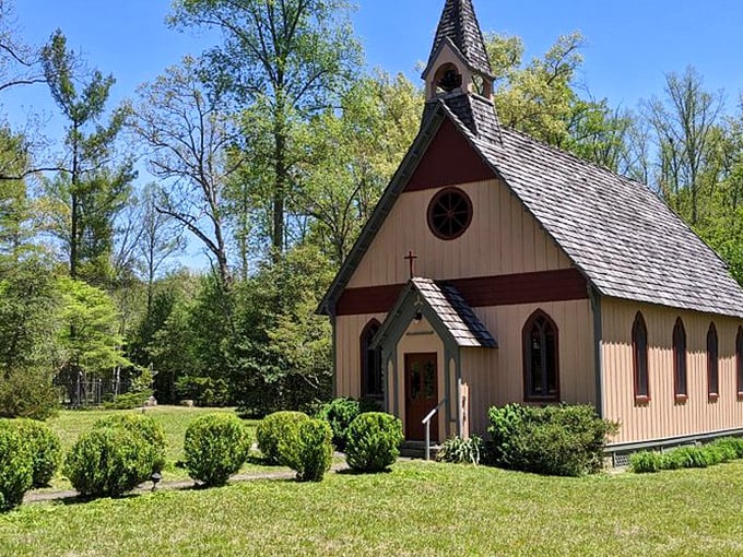 This quaint cottage looks like it was plucked from a British countryside postcard and planted in Tennessee soil.