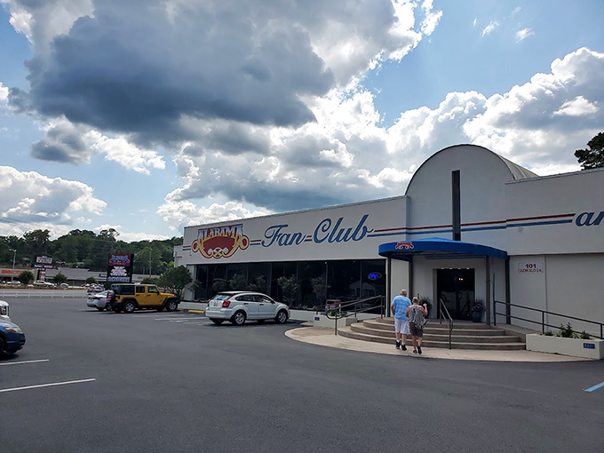 The Alabama Fan Club and Museum celebrates hometown heroes who put Fort Payne on the musical map. Country music royalty started right here on these very streets!