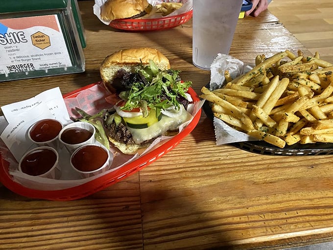 This burger's supporting cast of golden fries deserves its own Oscar nomination for Best Performance in a Lunch Role.