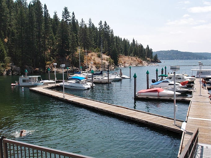 Where boats dream of spending their summer vacation. This marina provides a fascinating contrast between natural and man-made beauty at the hill's edge.