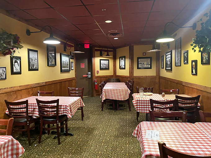 Red-checkered tablecloths and wooden wainscoting &ndash; the Italian restaurant equivalent of a warm hug from your favorite aunt.