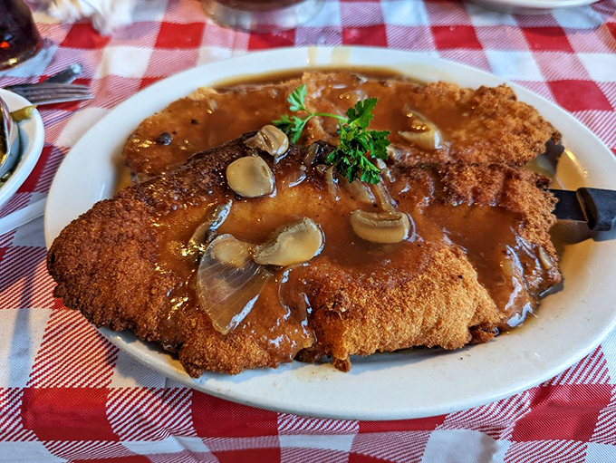 J&auml;gerschnitzel swimming in mushroom gravy that you'll want to bottle and take home. The kind of dish that makes you seriously consider licking the plate.