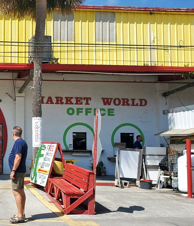 The market's location on a map&mdash;easy to find, impossible to forget, and strategically located for maximum shopping detours. 