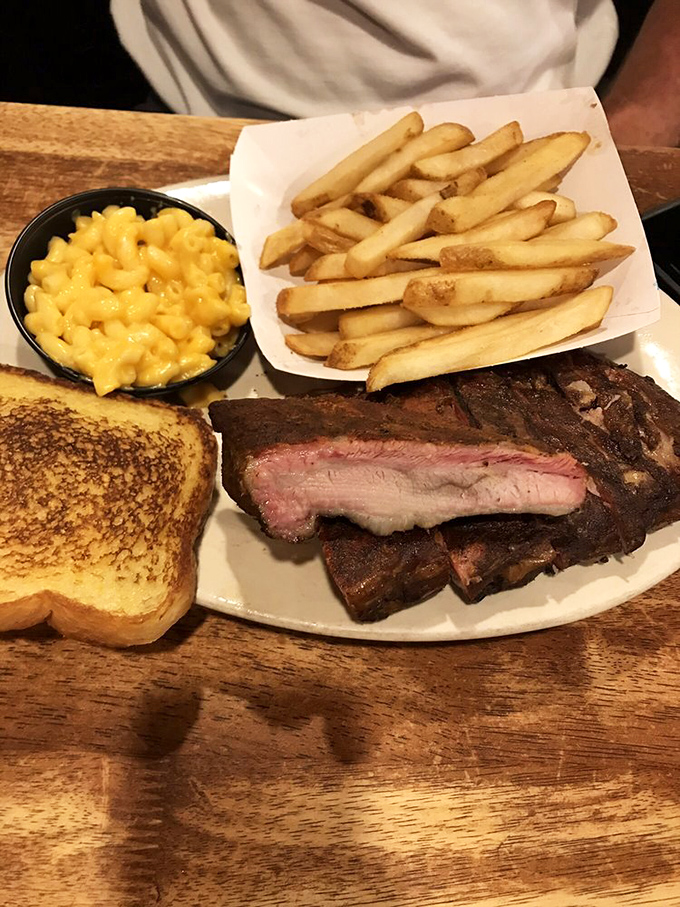 Ribs, mac and cheese, and toast &ndash; the holy trinity of American comfort food that makes you forget your table manners in the best possible way.