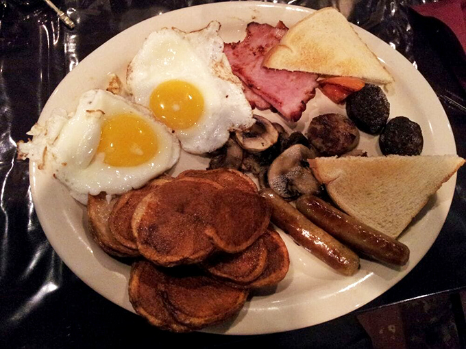 The Irish breakfast that answers the eternal question: "Can breakfast also be lunch and dinner?" With a resounding and delicious "Yes!"