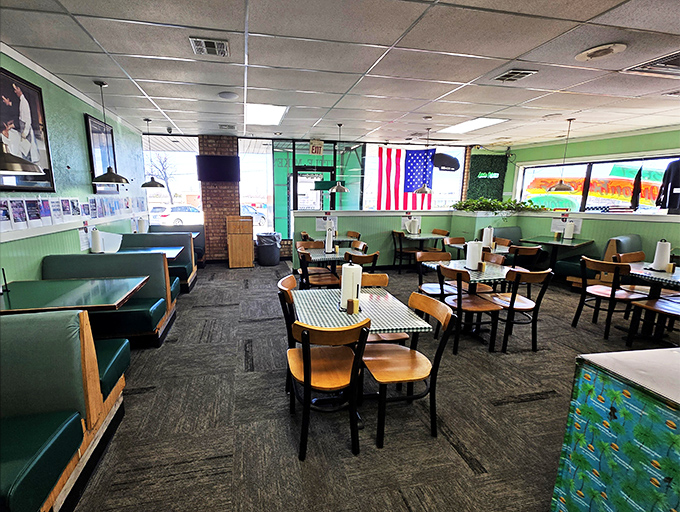 Green booths, wooden chairs, and an American flag &ndash; the dining room equivalent of a warm hug from your favorite aunt.