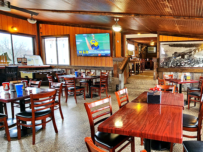 Wood paneling, simple tables, and the promise of barbecue bliss. This dining room doesn't need fancy d&eacute;cor when the air is perfumed with decades of smoke.