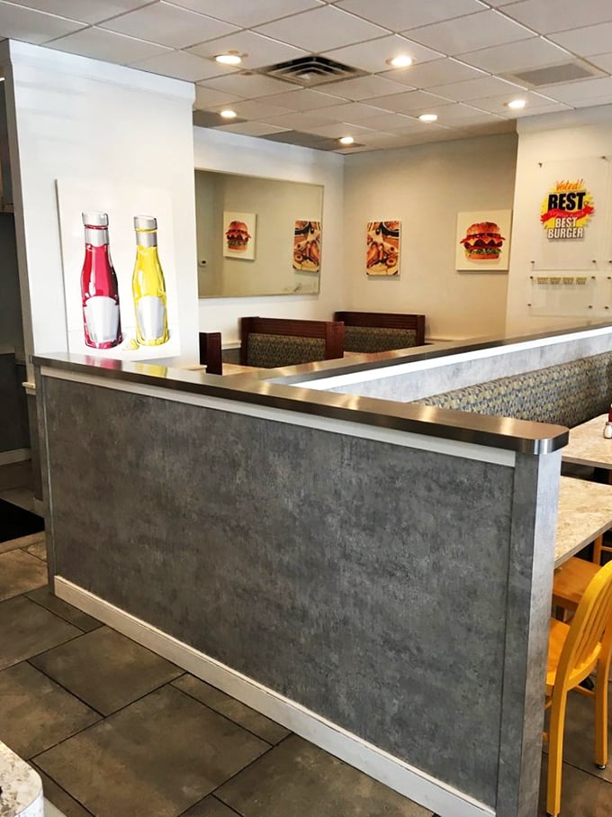 The host stand welcomes you like an old friend, with ketchup and mustard artwork standing guard. First impressions matter, especially before coffee.