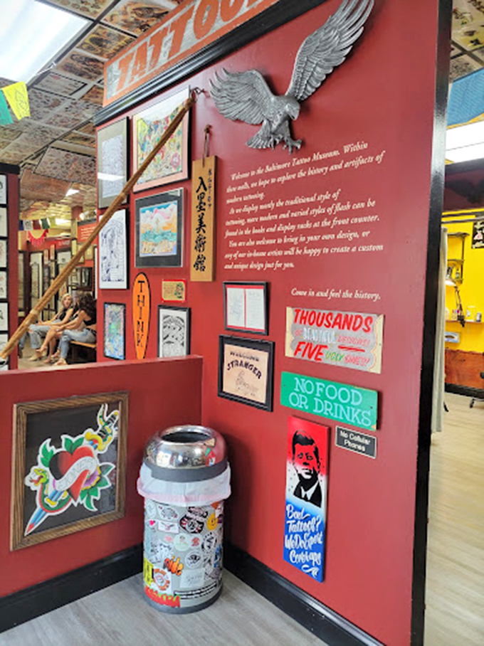 The eagle-adorned welcome wall explains the museum's mission while setting ground rules &ndash; "No food or drinks" makes sense when you're surrounded by irreplaceable art.