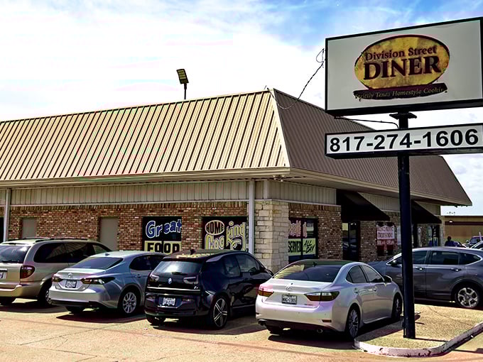 Division Street Diner's classic roadside profile is like a beacon for breakfast lovers – "Strictly Texas Homestyle Cooking" indeed.