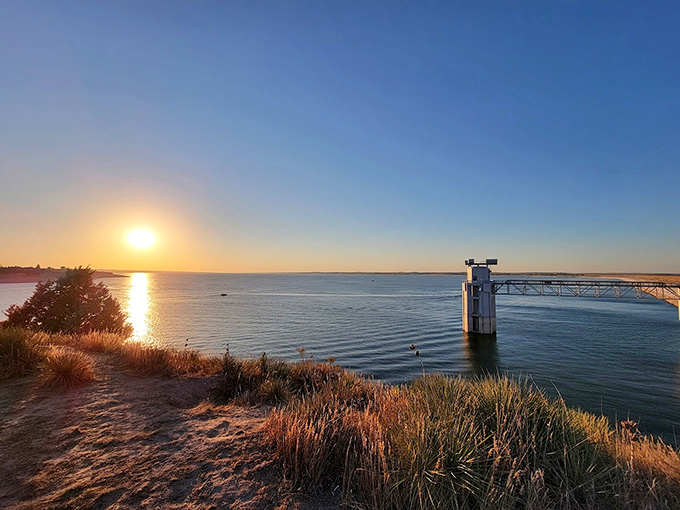 Fort Robinson's dramatic cliffs stand like nature's skyscrapers, no architect required. 