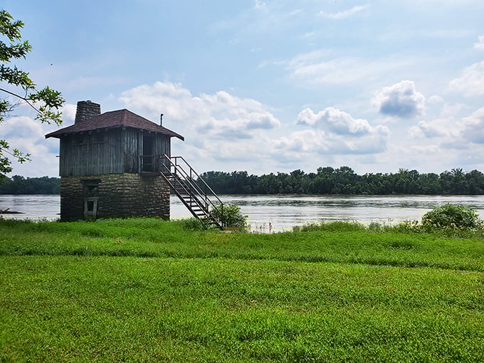 Where mighty waters meet the sky. This view has been stopping travelers in their tracks since before cameras existed.