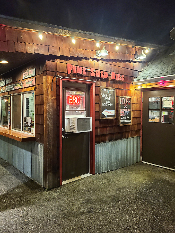 Pine Shed Ribs - Wooden shingles, metal roof, and a walk-up window where dreams are served by the pound. No frills needed.