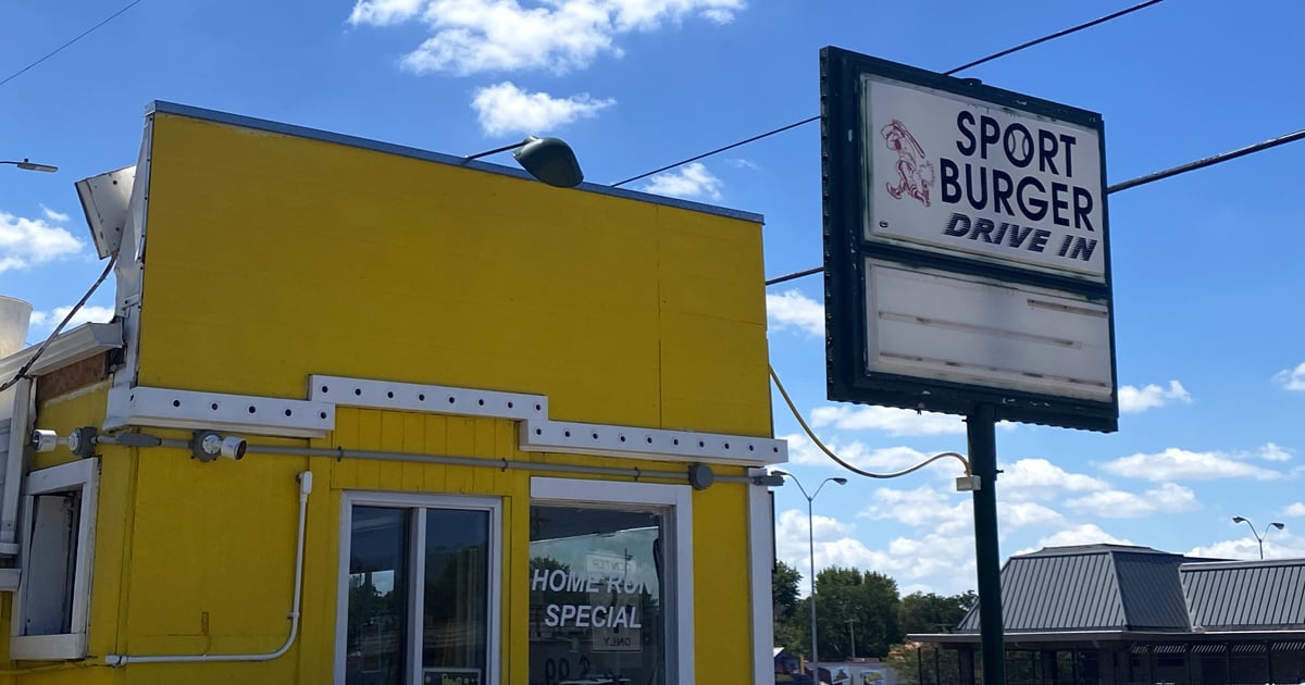 8 Hole-In-The-Wall Burger Joints That Are Worth The Drive From Anywhere ...