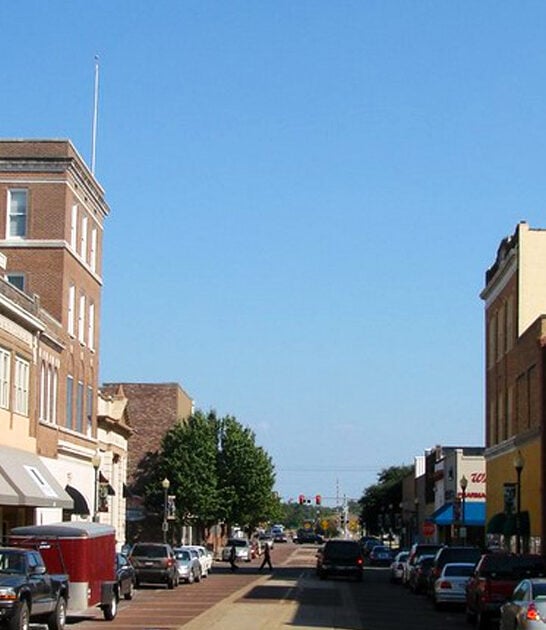 charming-mississippi-town-living-FTR