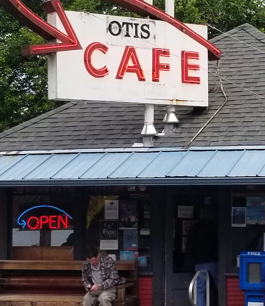 cinnamon roll oregon restaurant ftr