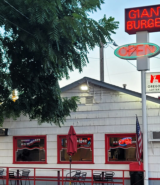 delicious burger restaurant oregon ftr