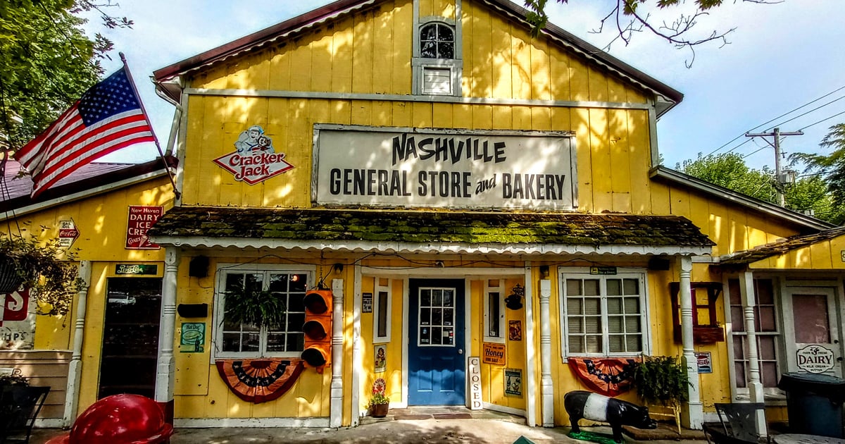 The Middle-Of-Nowhere General Store In Indiana That Secretly Serves The ...