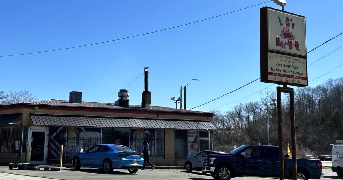 People Drive From All Over Missouri To Eat At This Tiny But Legendary ...
