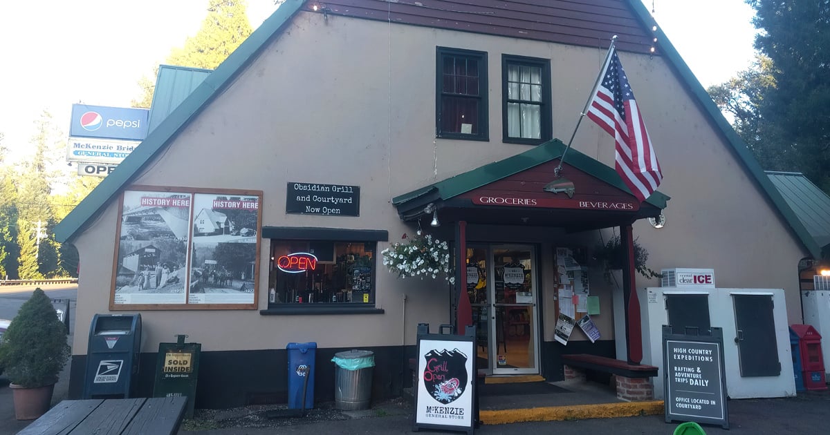 The Middle-Of-Nowhere General Store In Oregon That Secretly Serves The ...