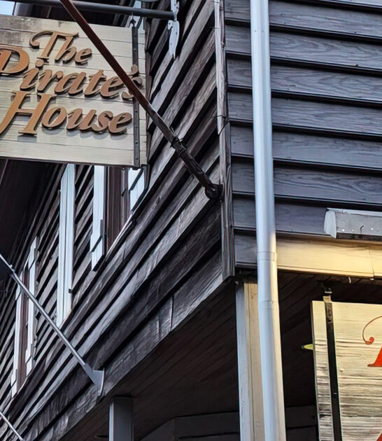 pirate themed restaurant georgia ftr
