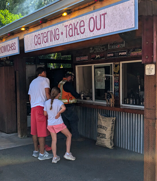 tiny restaurant oregon bbq ftr