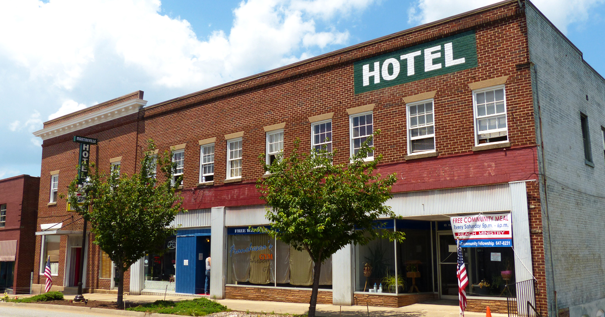 9 Gorgeous Small Towns In Virginia That Are Made For Springtime Getaways