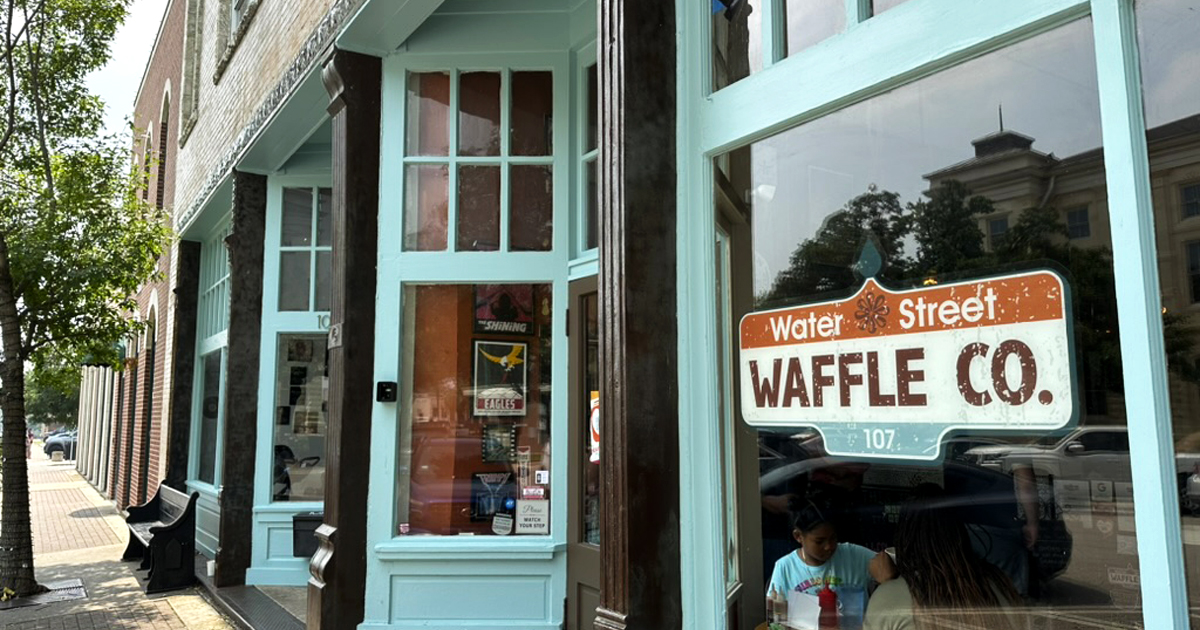 This Unassuming Restaurant In Texas Has Waffles Worth Driving Across ...