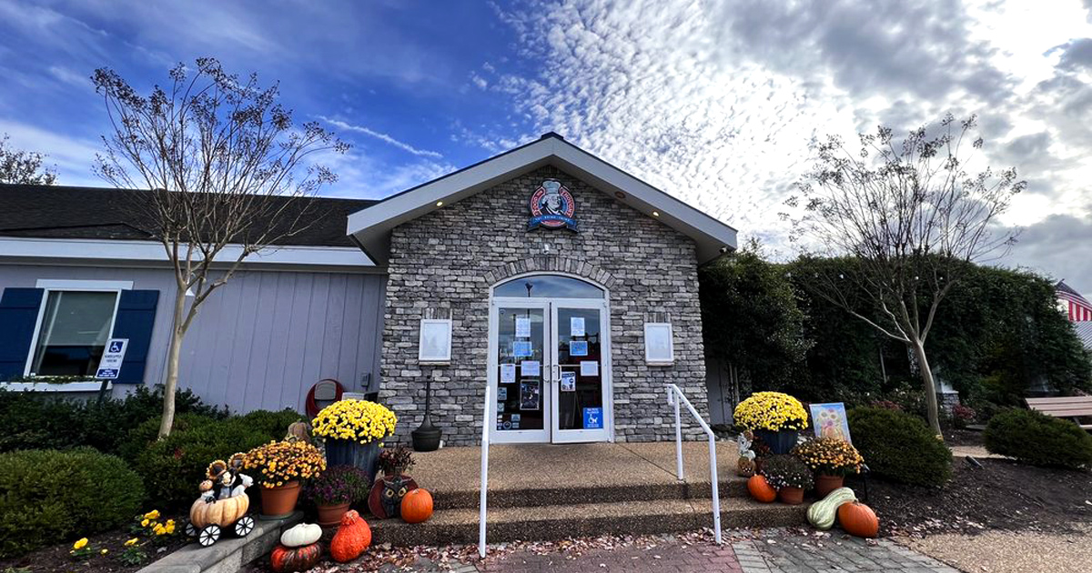 This No-Frills Restaurant In Virginia Will Serve You The Best Roast ...