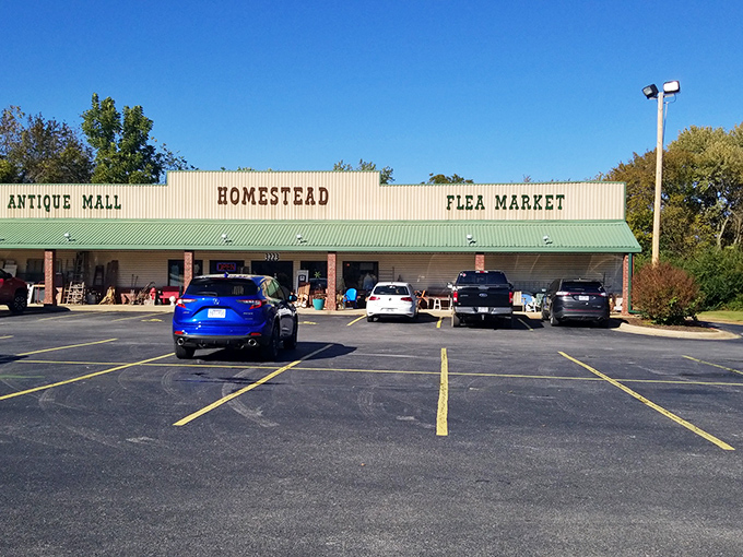 The unassuming exterior of Homestead Antique Mall belies the wonderland within, like a treasure chest disguised as an ordinary box. Adventure awaits!