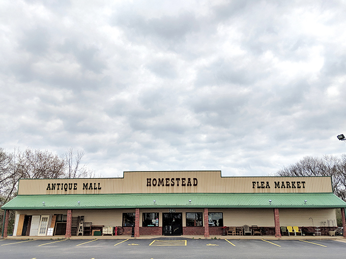 The unassuming exterior of Homestead Antique Mall belies the wonderland within, like a treasure chest disguised as an ordinary box. Adventure awaits!