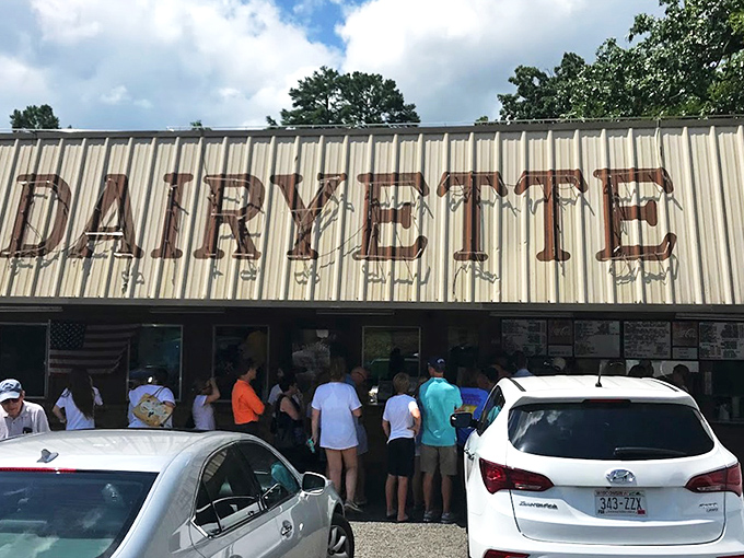 Roadside paradise! The Dairyette's packed parking lot is the universal sign of "stop what you're doing and eat here immediately."