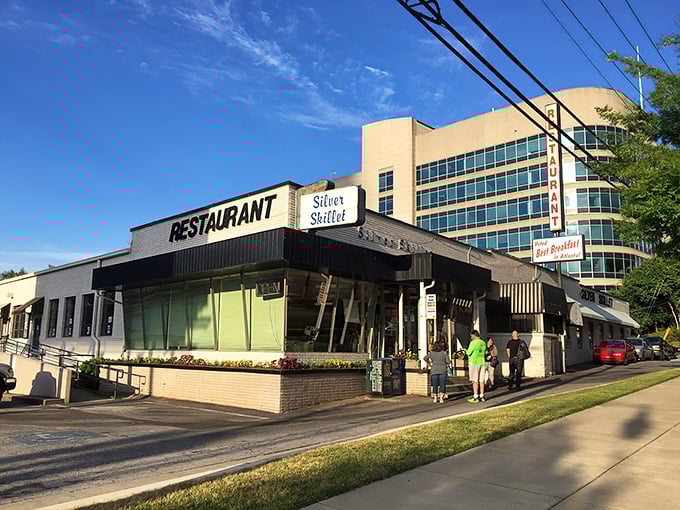 The unassuming exterior of Silver Skillet stands like a time portal to breakfast paradise, beckoning hungry Atlantans with its vintage charm.
