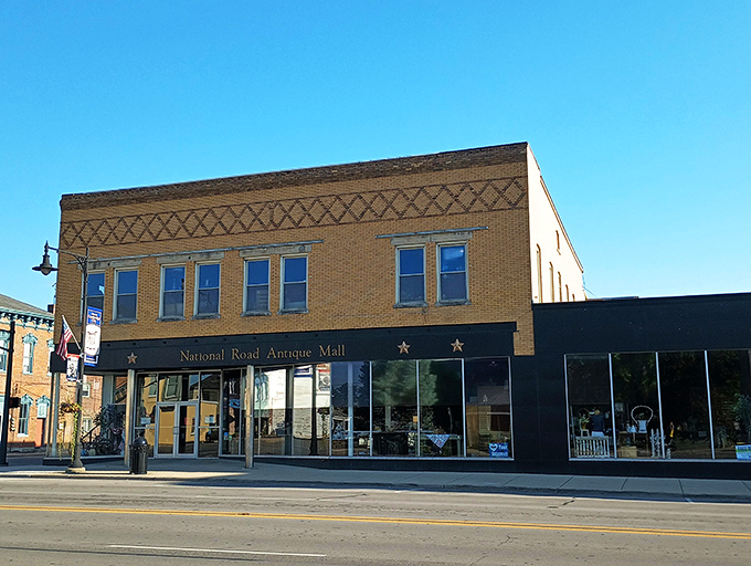 The inviting yellow brick fa&ccedil;ade of National Road Antique Mall beckons treasure hunters with the promise of discoveries waiting just beyond those gleaming windows.