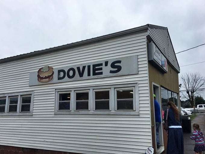 The unassuming white exterior of Dovie's stands like a culinary lighthouse in Tompkinsville, beckoning burger pilgrims from across Kentucky's rolling hills. 
