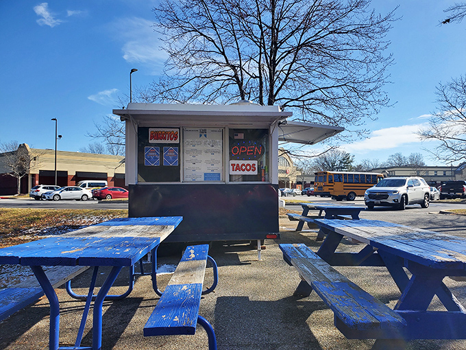 The unassuming blue and white trailer of El Sabor Chapin sits like a culinary treasure chest in Columbia, promising authentic Guatemalan flavors to those in the know.